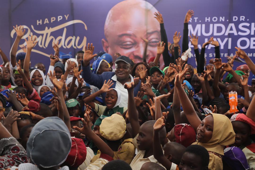 Obasa Redeems N100,000 Cash Promise To 500 Secondary School Students ...